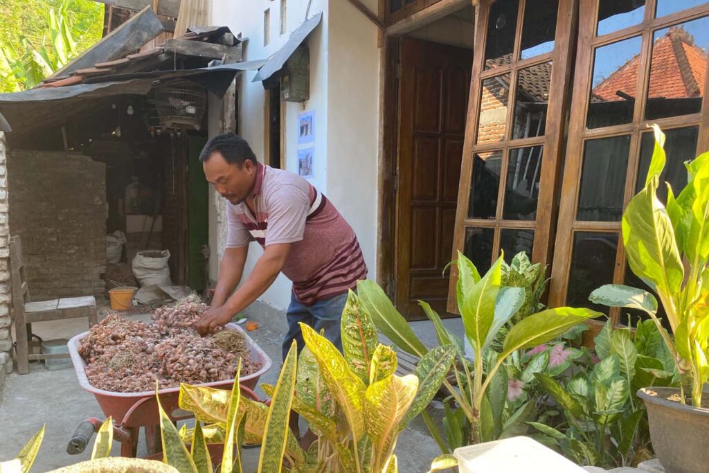 Kementerian PUPR Renovasi 393 Rumah Petani Bawang di Nganjuk Jadi Layak ...
