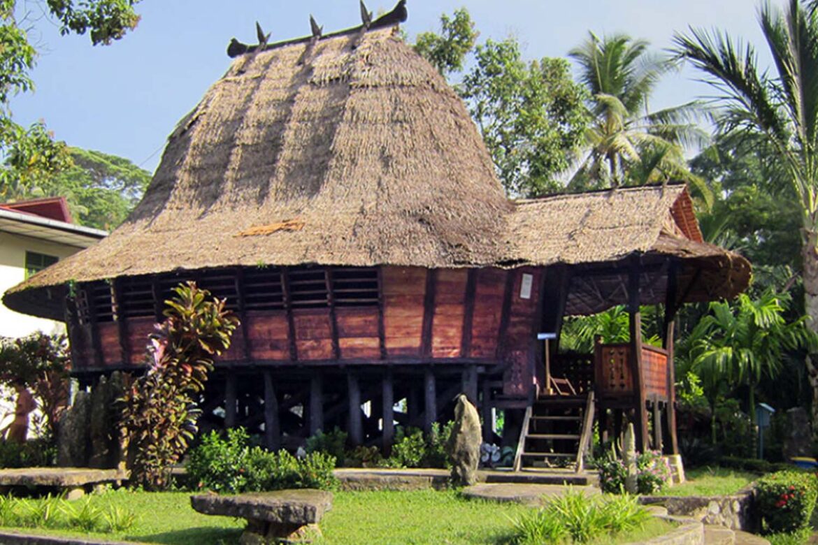 Menginap di Rumah Tahan Gempa Khas Pulau Nias di Museum Pusaka Nias ...