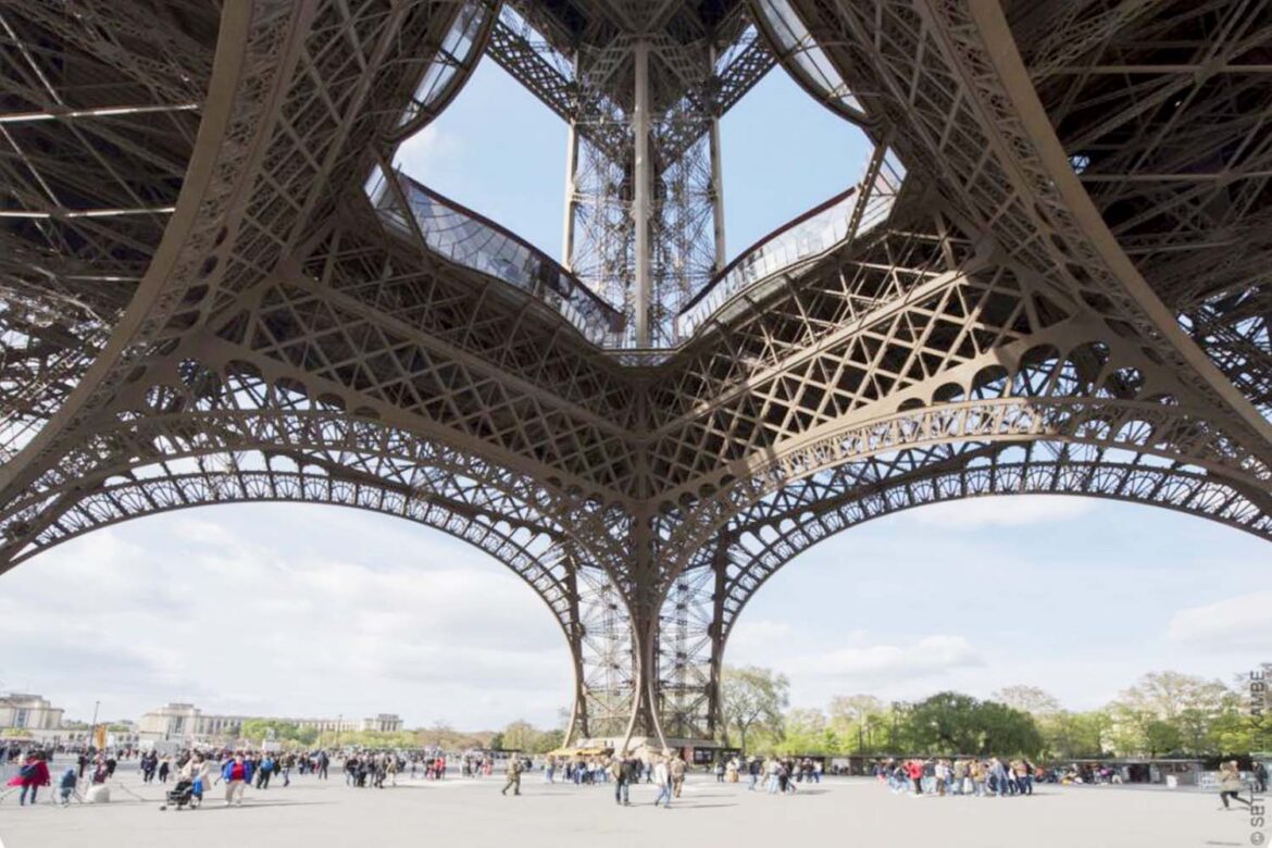 Mengenal Menara Eiffel - Majalah Lintas