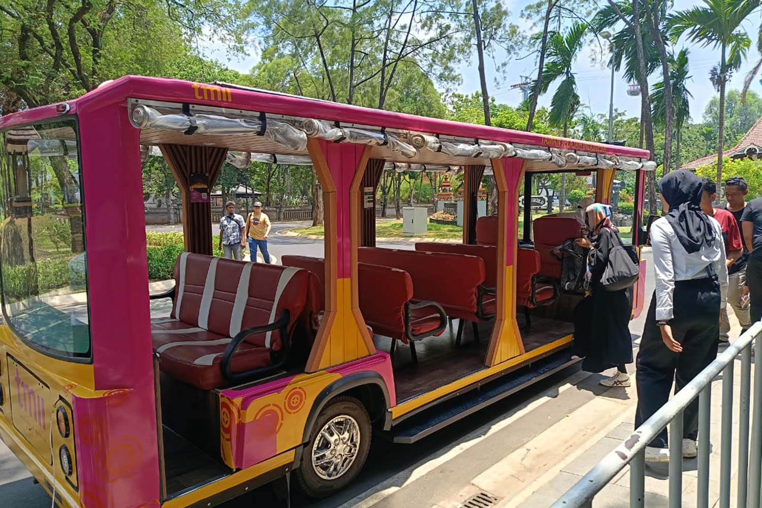 Pengelola TMII Siapkan Angkutan Antar-Jemput Gratis untuk Pengunjung ...