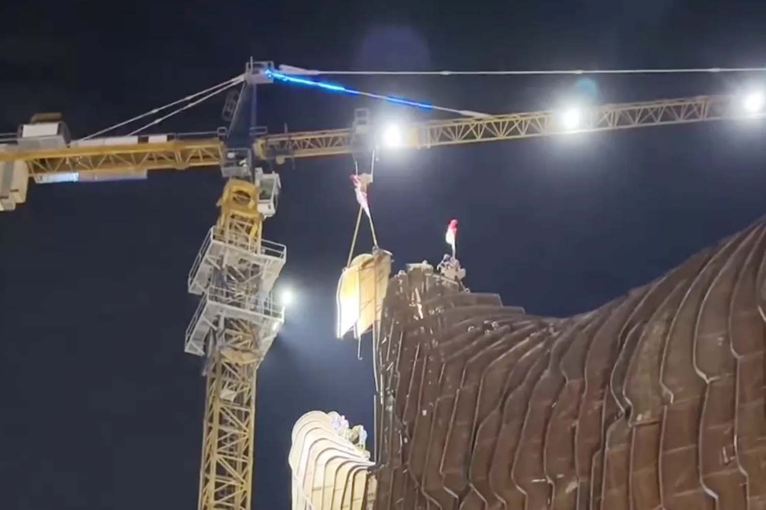 Pemasangan Bilah-bilah Burung Garuda Istana Presiden di IKN Selesai ...