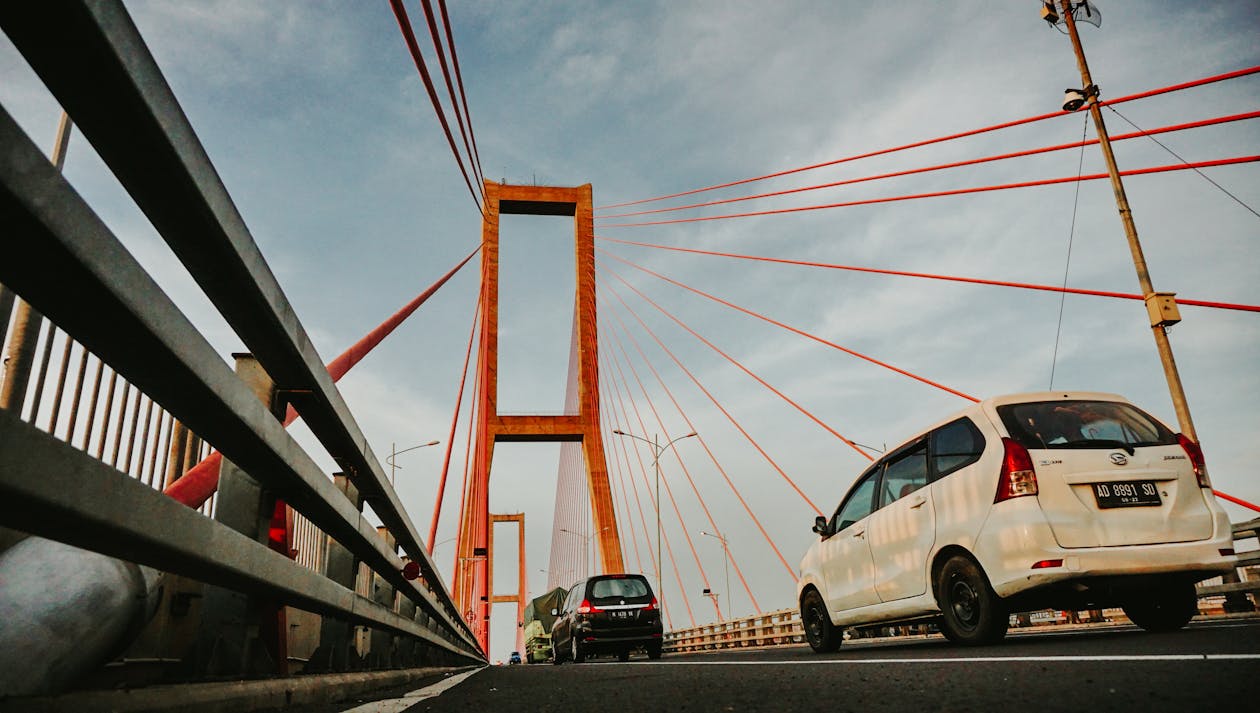 Jembatan Suramadu: Simbol Konektivitas Jawa-Madura - Majalah Lintas