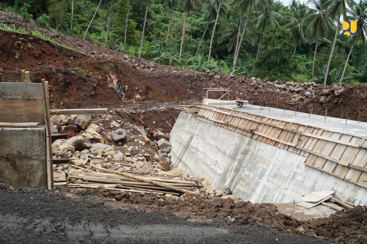 Dua Sabo Dam Baru Dibangun di Lereng Gamalama - Majalah Lintas