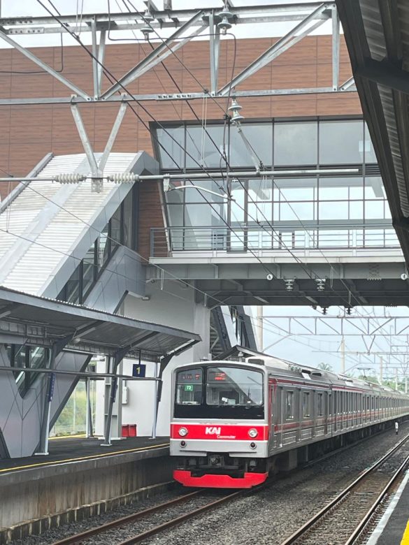 Menhub Janji Perpendek "Headway" KRL Green Line, Jaringan Listrik ...